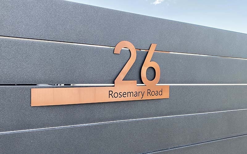 Laser engraving plastic: Best laser materials, settings & tips